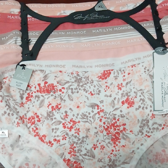 Marilyn Monroe | Intimates & Sleepwear | Marilyn Monroe Womens Floral ...